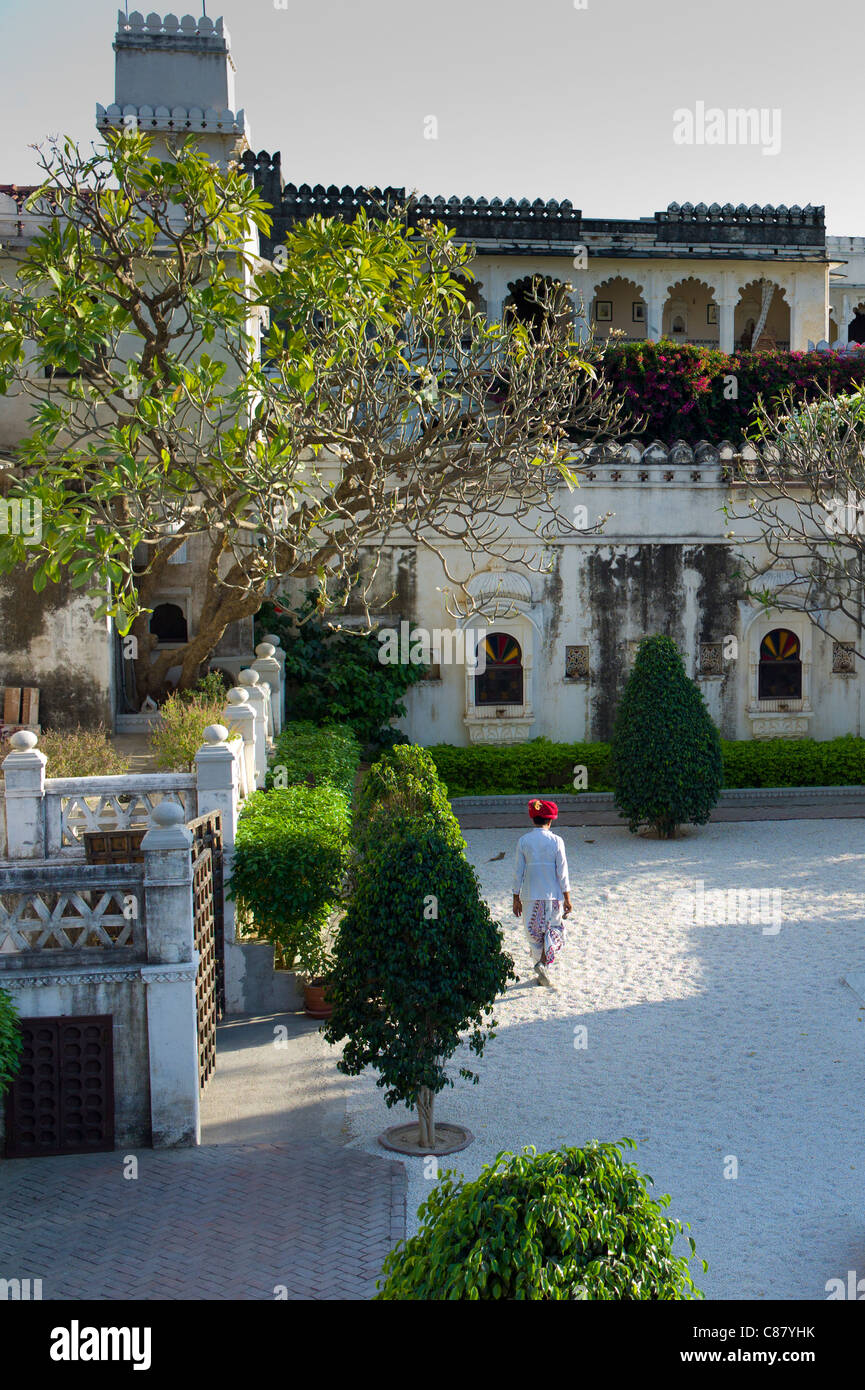 17th century courtyard hi-res stock photography and images - Alamy