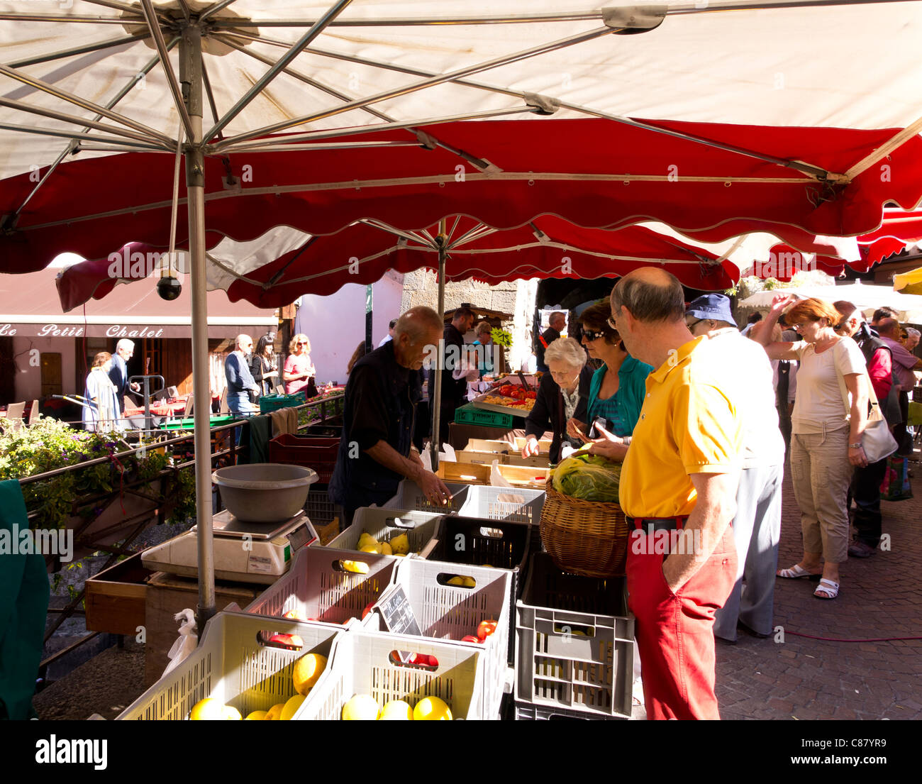 Old open air market hi-res stock photography and images - Alamy