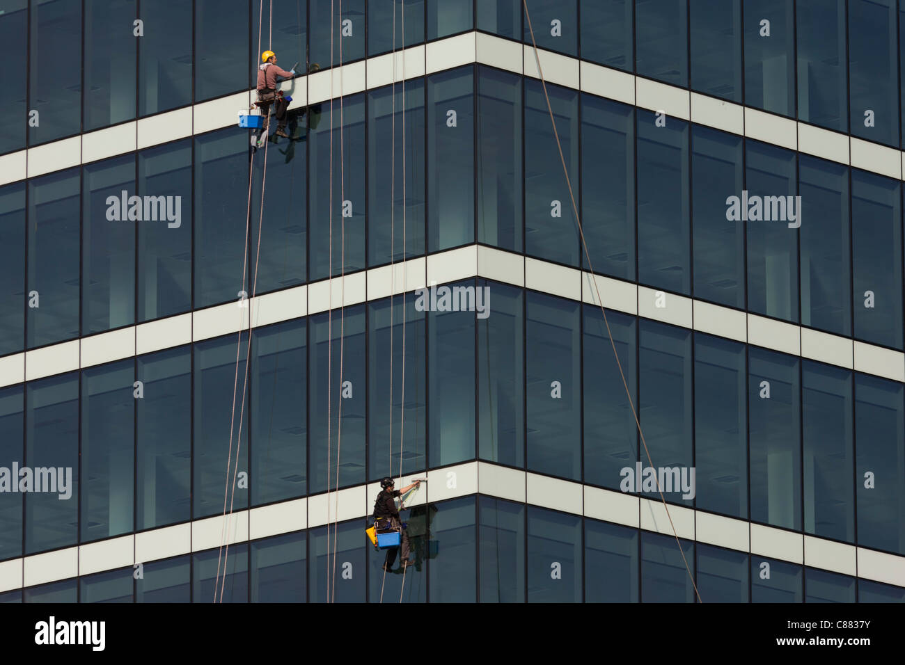 Abseiling down windows hi-res stock photography and images - Alamy