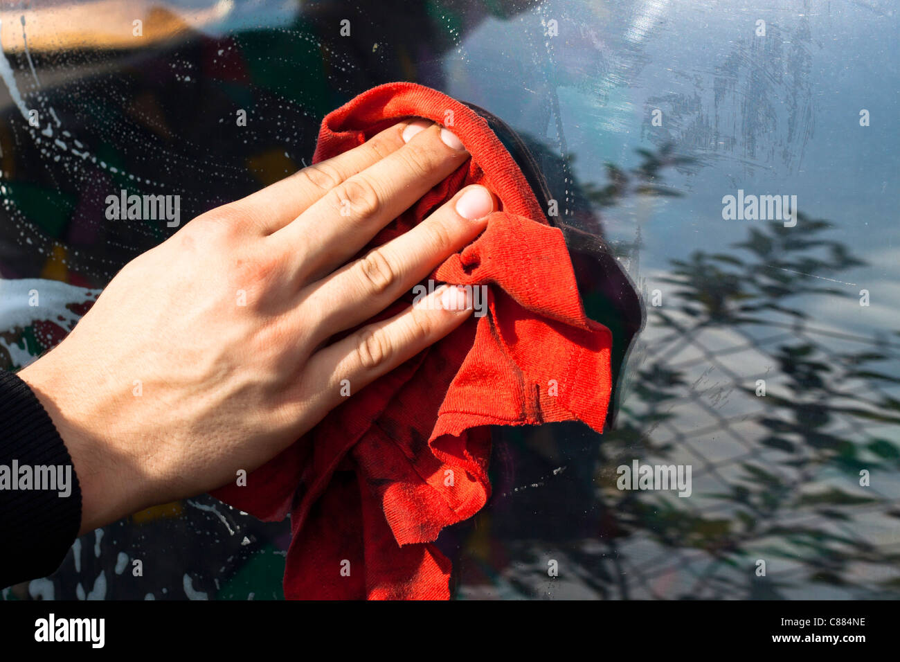 Man’s hand with red rag washing car window Stock Photo - Alamy