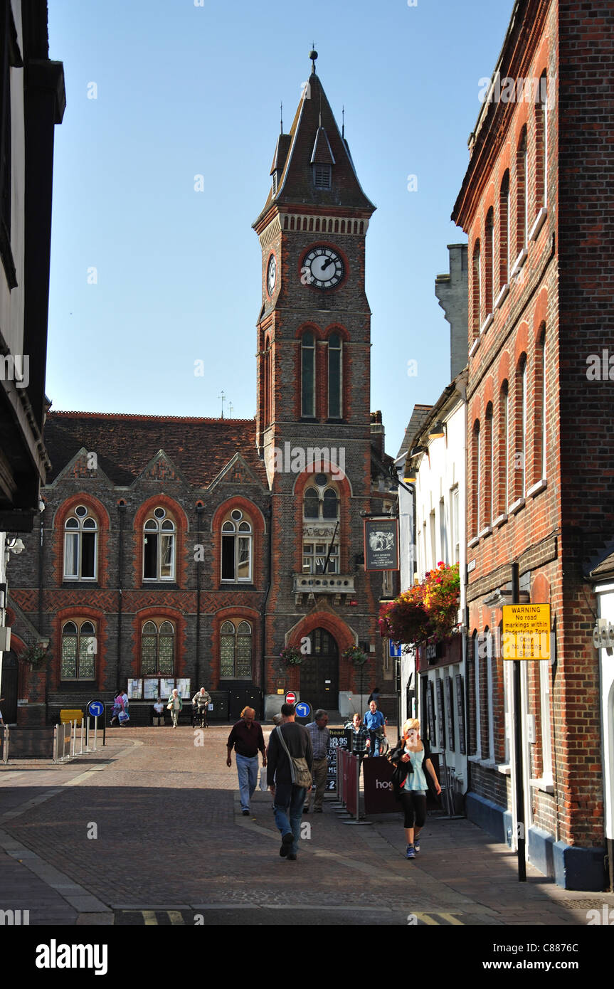 Newbury, berkshire market square hi-res stock photography and images ...