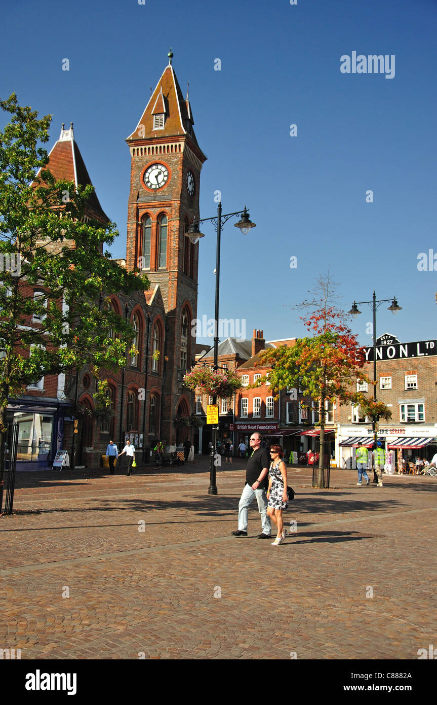 Newbury, berkshire market square hi-res stock photography and images ...