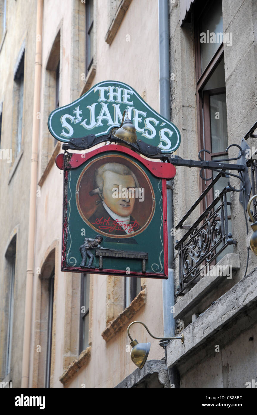 St james bar hi-res stock photography and images - Alamy