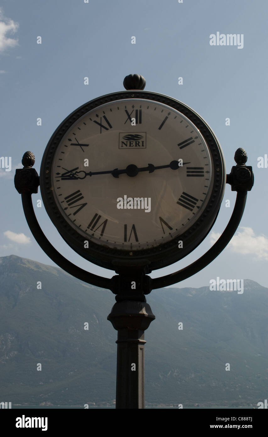 Clock tick face hi-res stock photography and images - Alamy