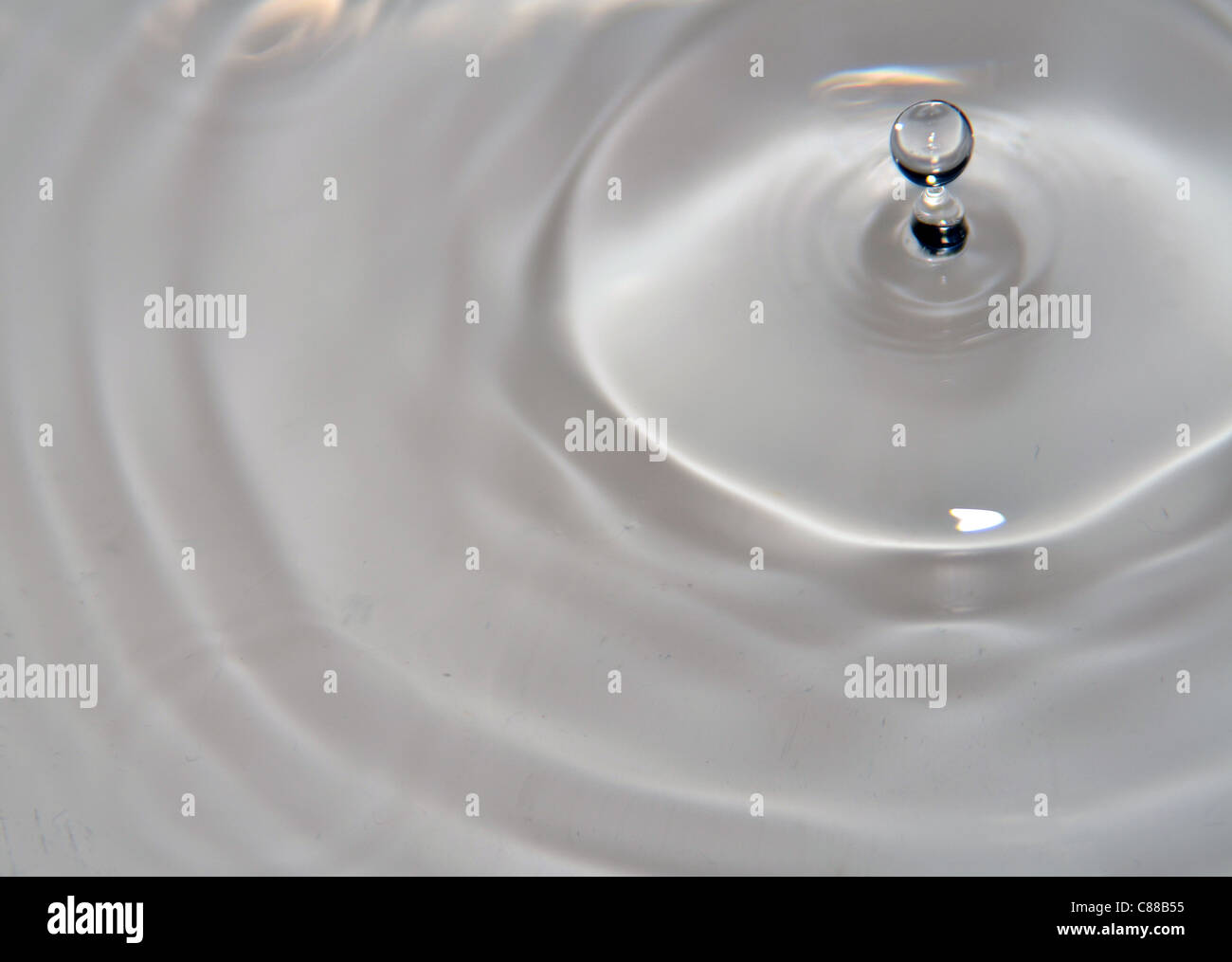 Water droplet hitting surface of water Stock Photo - Alamy