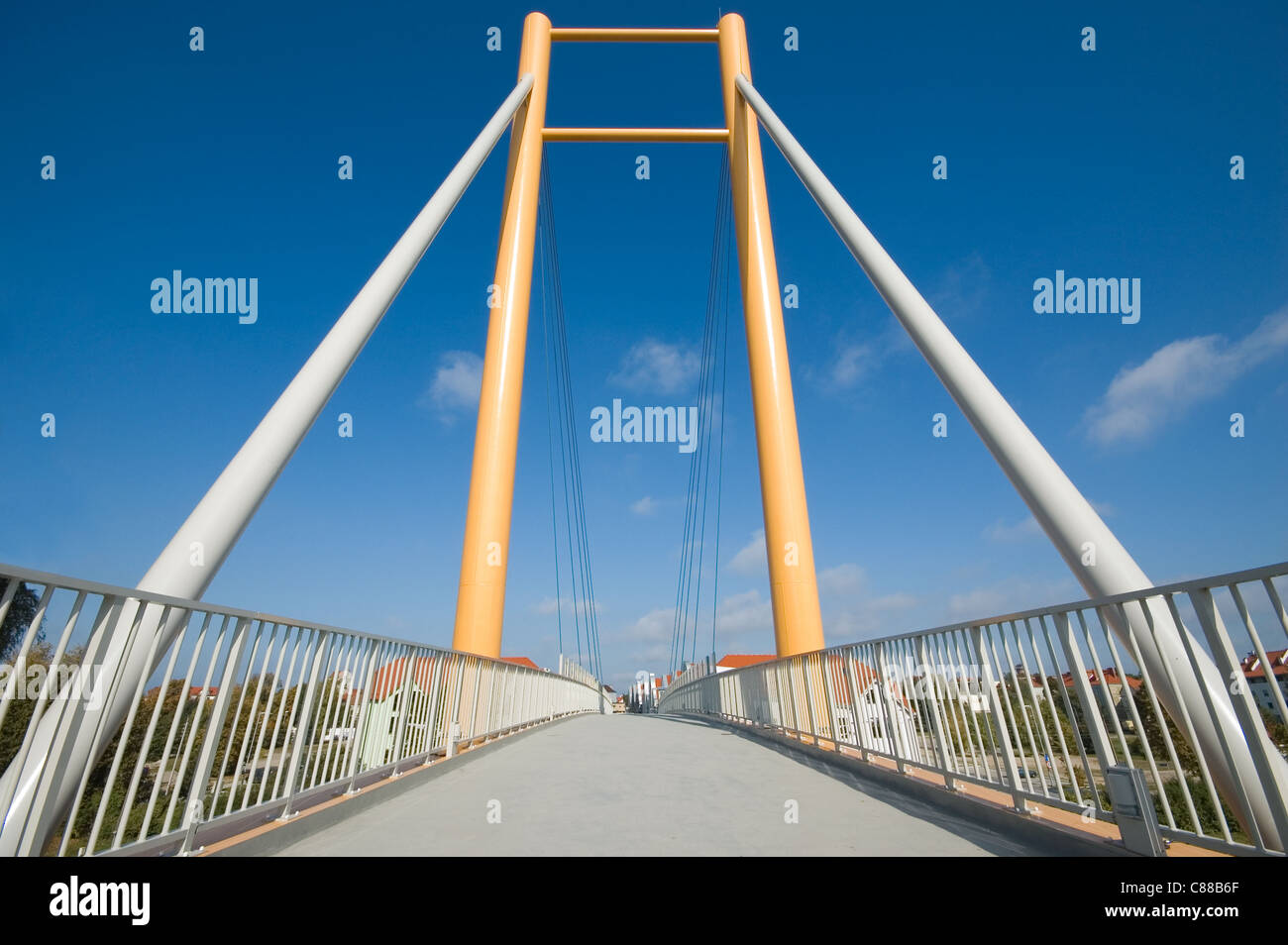 Steel footbridge support hi-res stock photography and images - Alamy