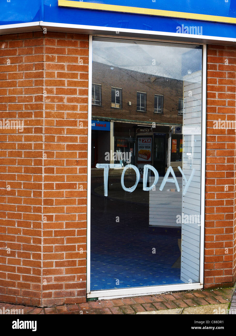 Today was the last day for this closed down shop Stock Photo - Alamy