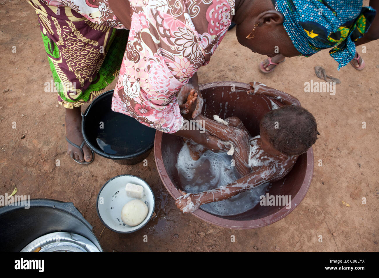 Woman bathes poor hi-res stock photography and images - Alamy