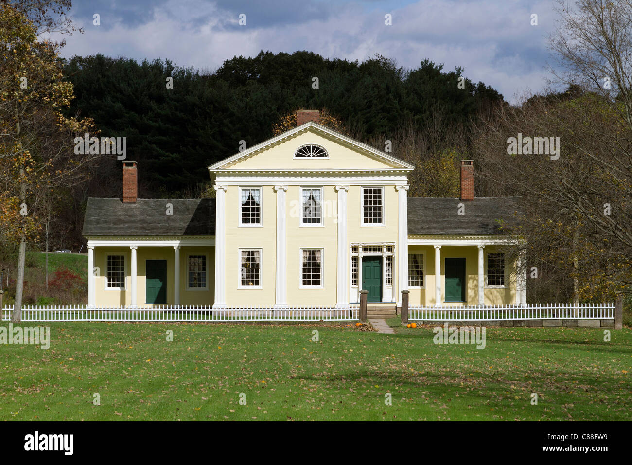 Hale farm village hi-res stock photography and images - Alamy