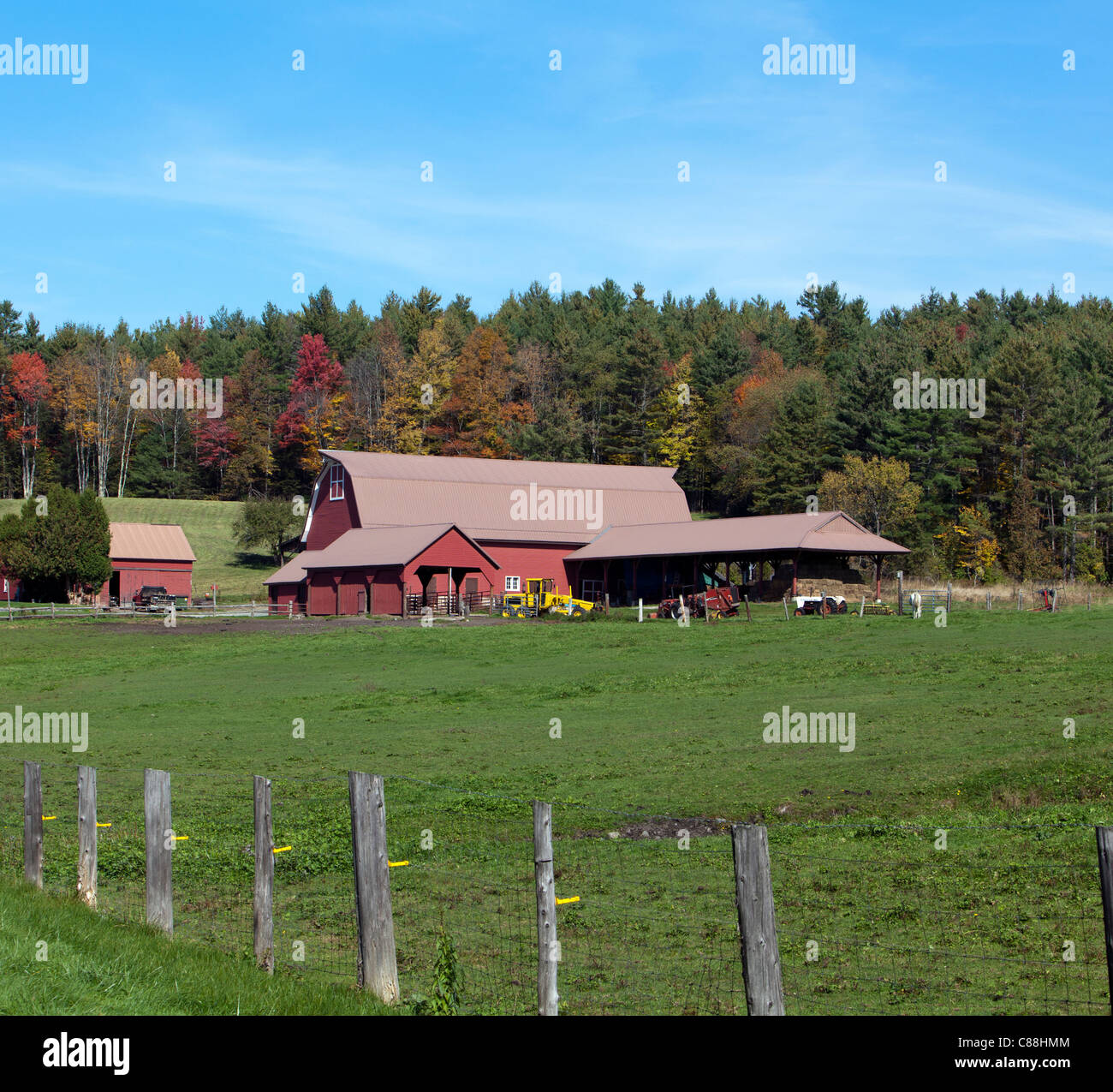 Red barn in new hampshire hi-res stock photography and images - Alamy