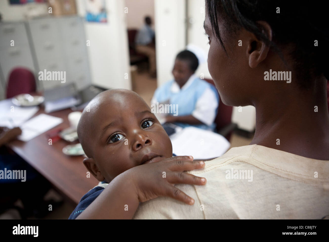 Child scared nurse mother hi-res stock photography and images - Alamy