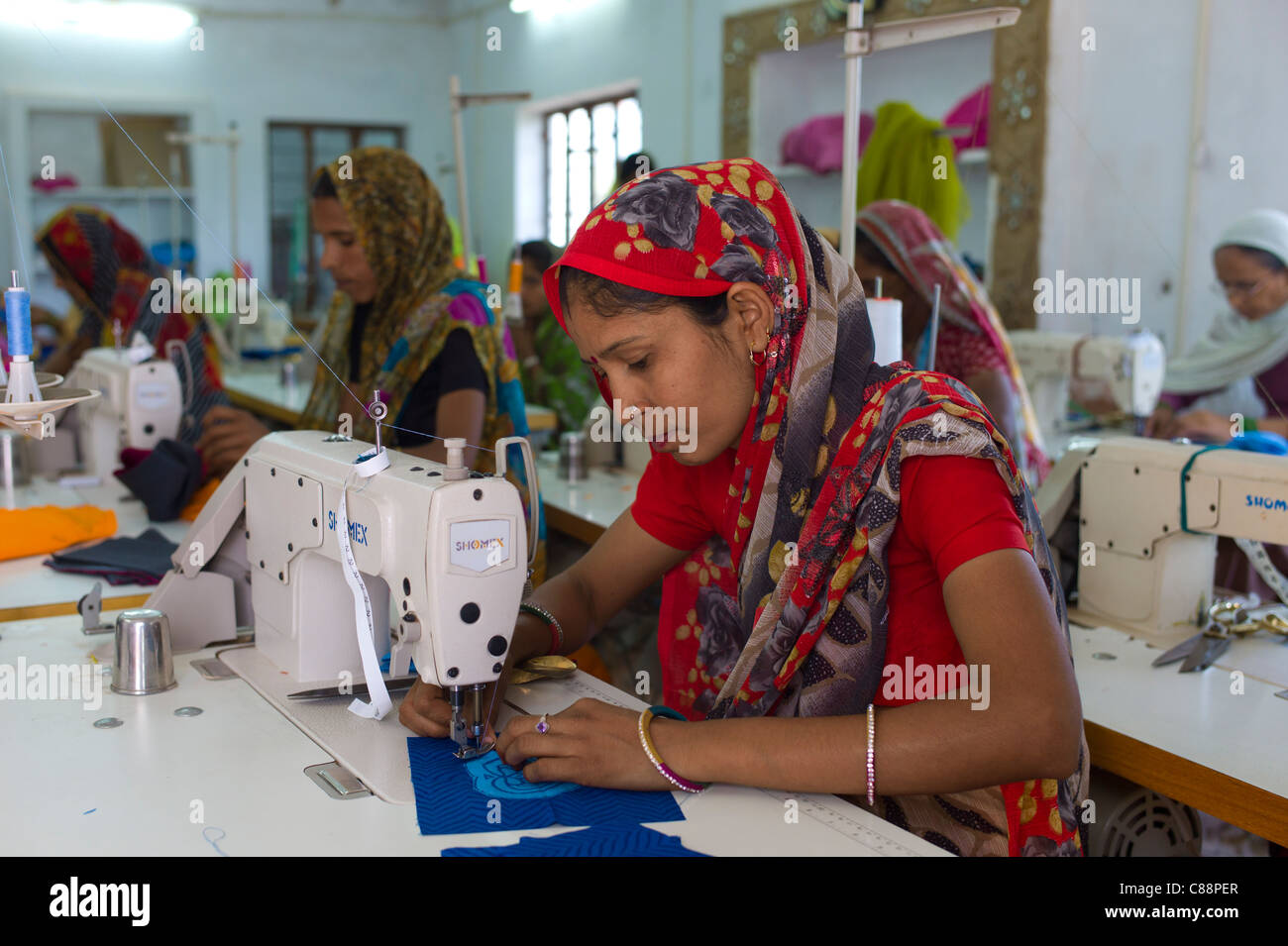 Women crafts india hi-res stock photography and images - Alamy