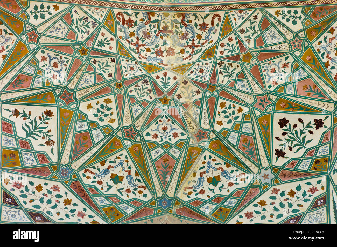 Islamic honeycomb design of Ganesh Pol, Ganesh Gate, at The Amber Fort ...