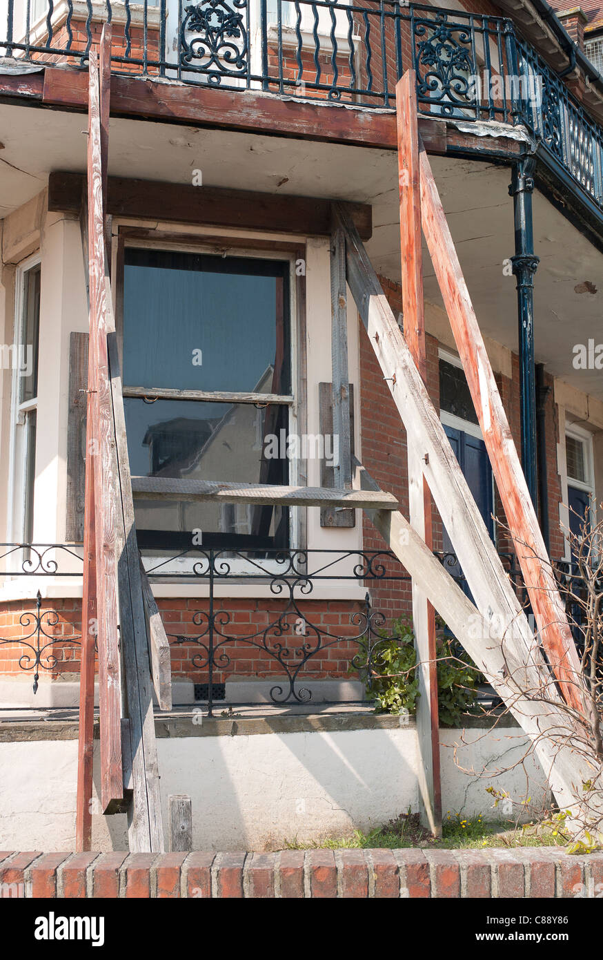 Movement to side elevation of a building has lead to the wall be shored ...