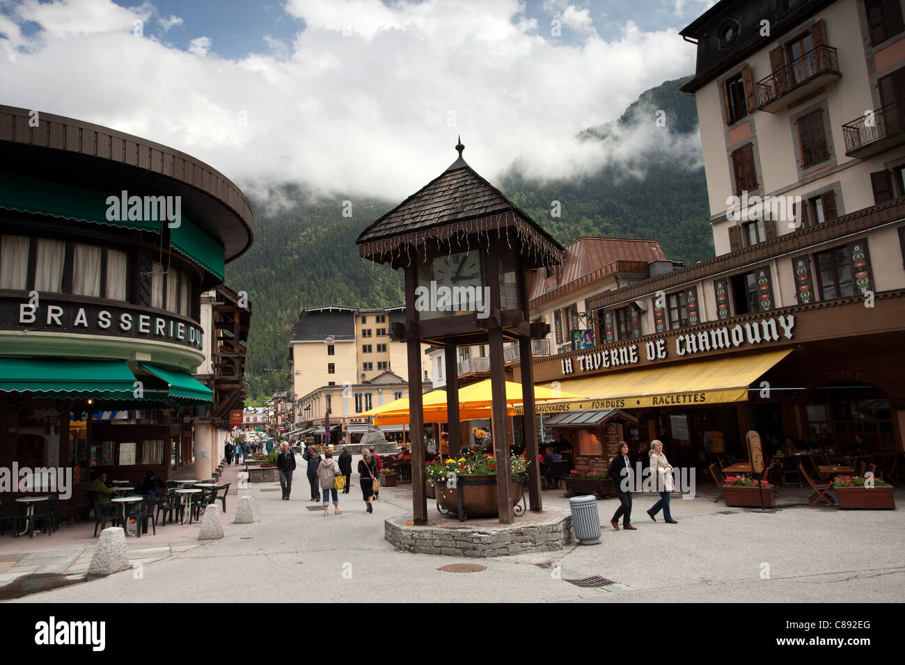 Chamonix centre hi-res stock photography and images - Alamy
