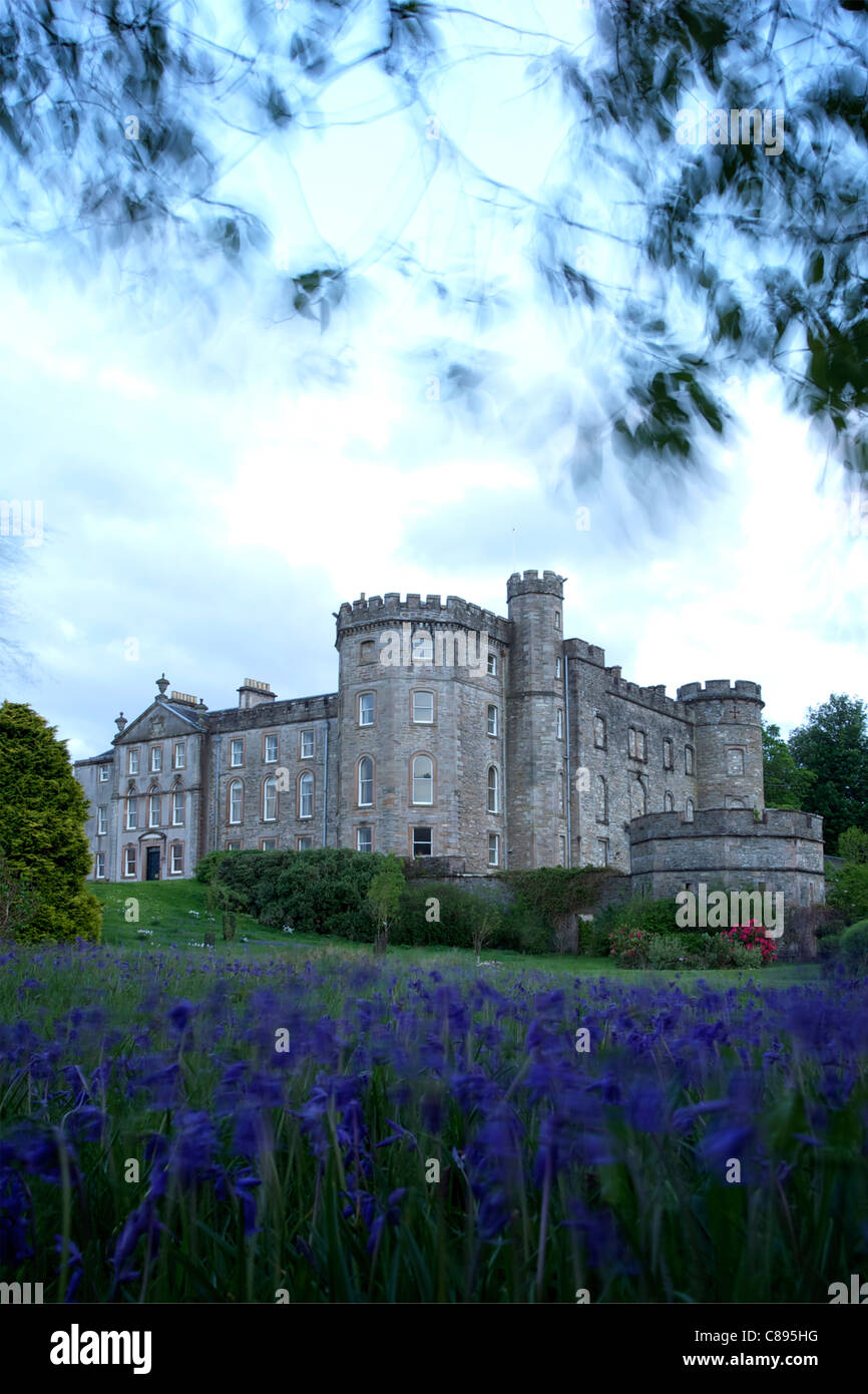 Ancient castle grounds hi-res stock photography and images - Alamy