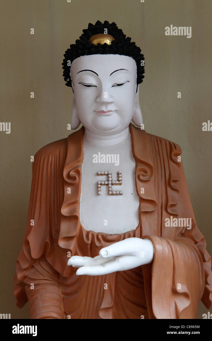 Statue in the Kek Lok Si Temple (or Temple of Supreme Bliss), Penang ...