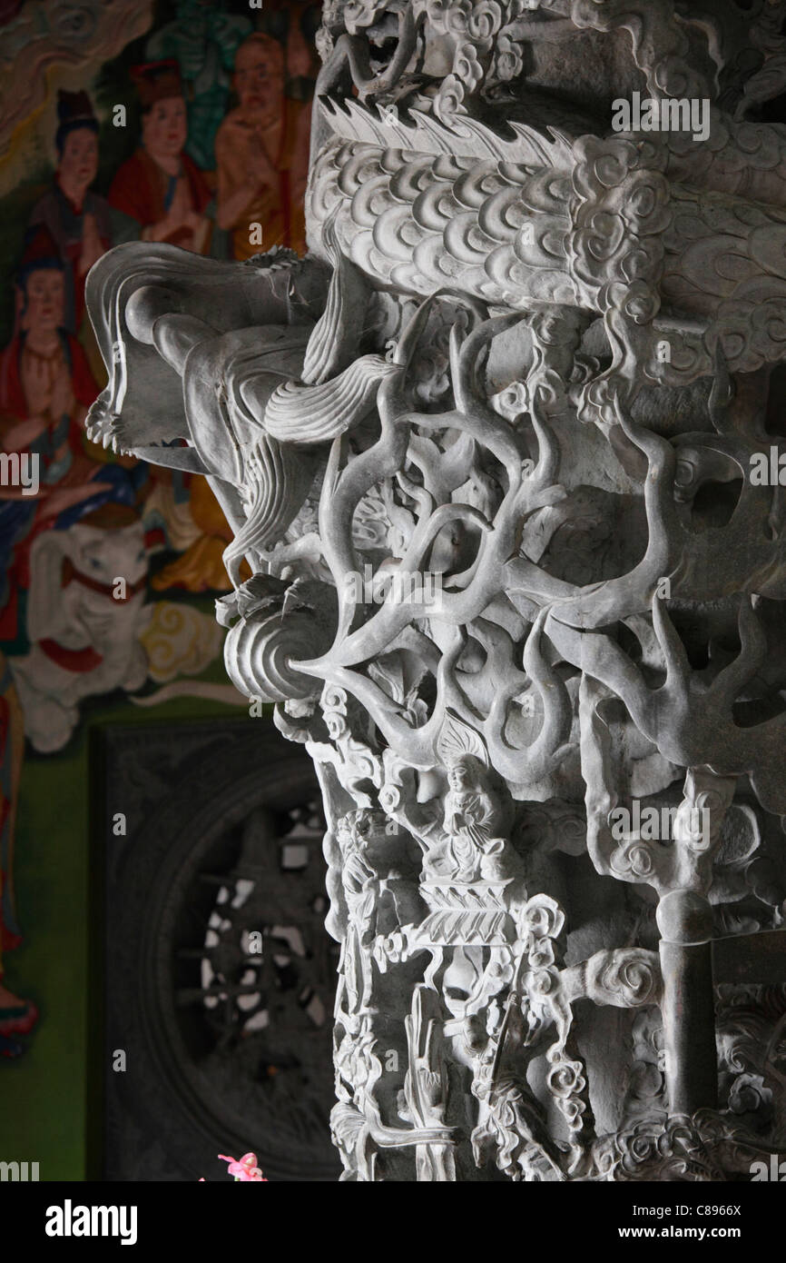 Sculpted column at Kek Lok Si Temple (Temple of Supreme Bliss), Penang ...