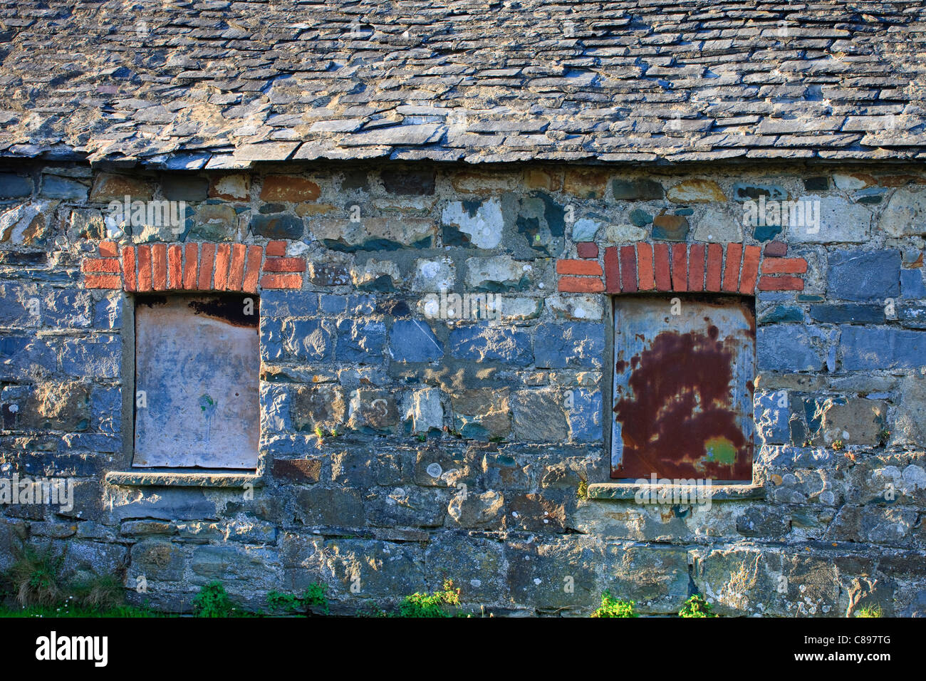 House Boarded Up Windows High Resolution Stock Photography and Images ...