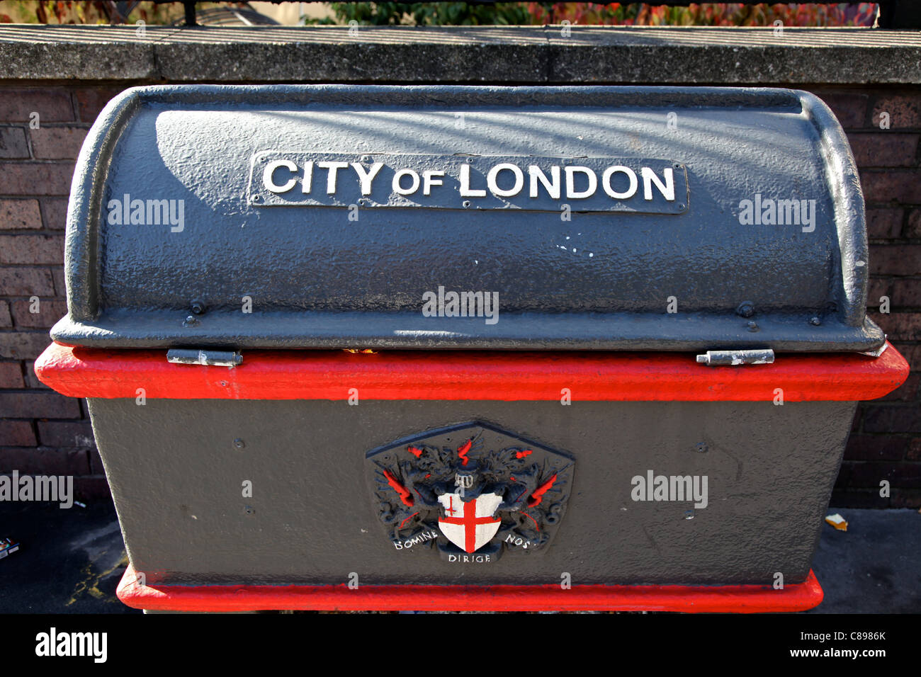 A trash bin with the sign "City of London" and its coat of arms Stock ...