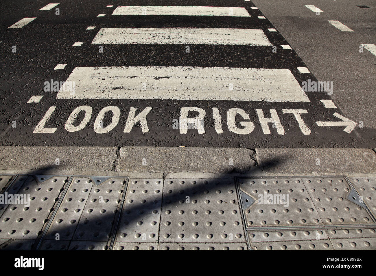 "Look right" - a typical advisory on London's pedestrian crossings ...
