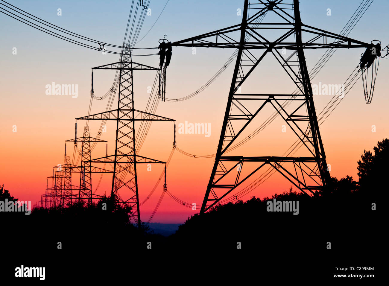 Electricity pylons uk hi-res stock photography and images - Alamy