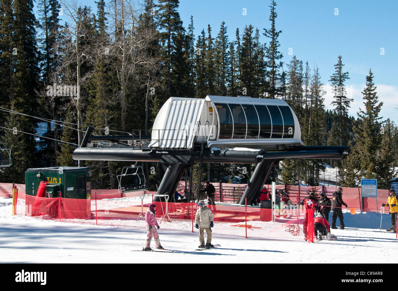 Fixed grip chairlift hi-res stock photography and images - Alamy
