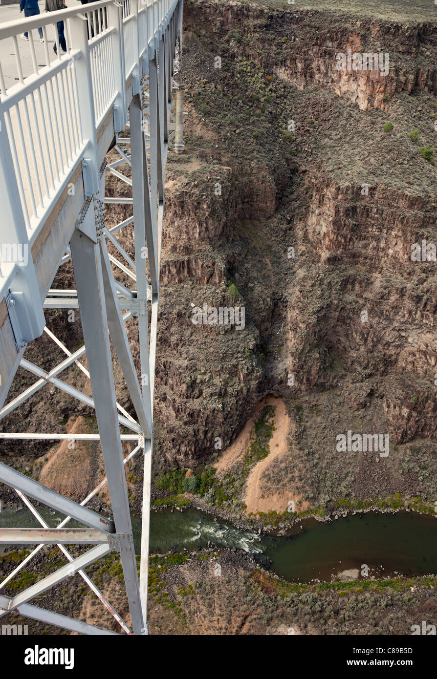 Tourists walking Rio Grande Gorge Bridge Stock Photo - Alamy
