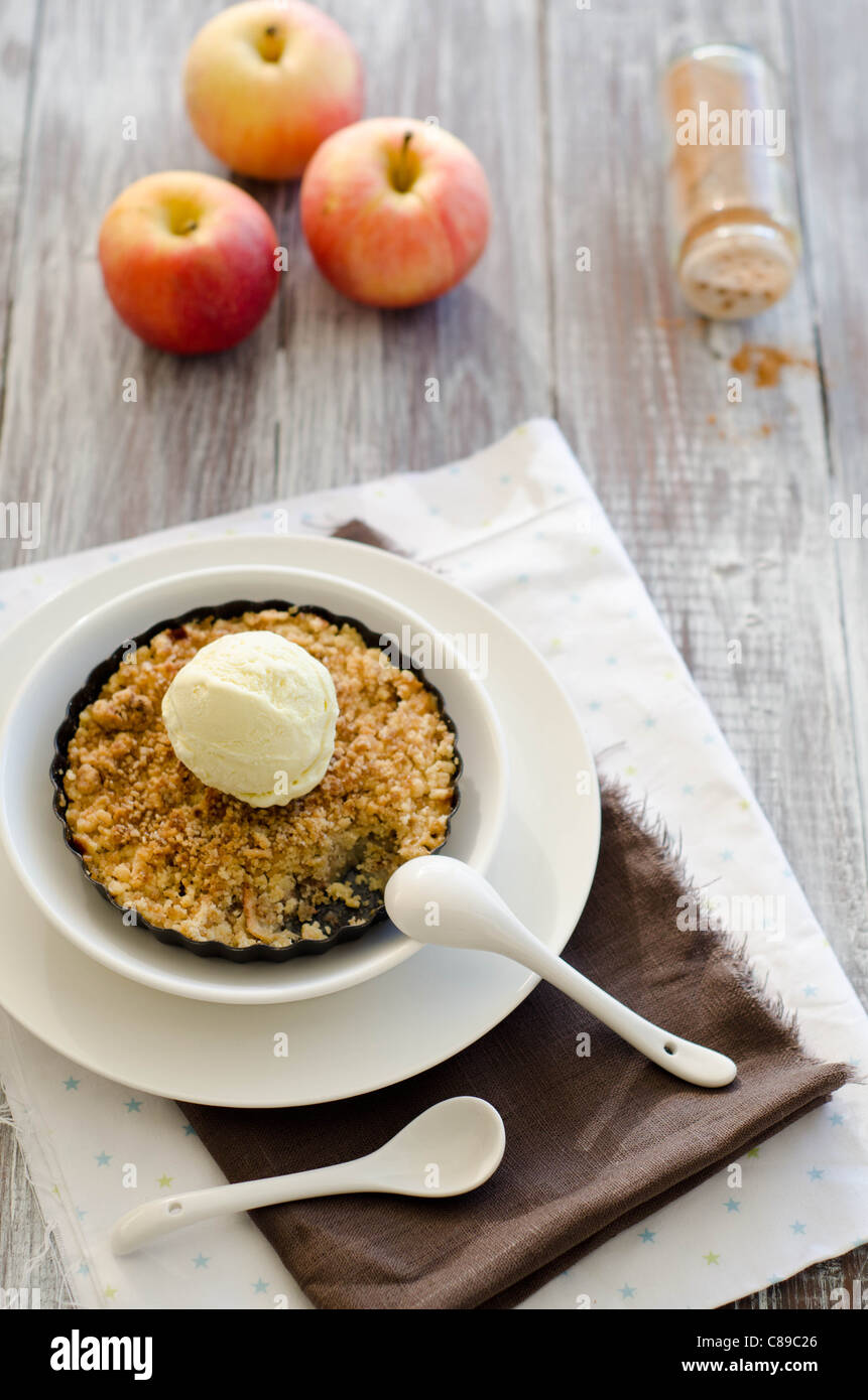 Apple crumble dish hi-res stock photography and images - Alamy