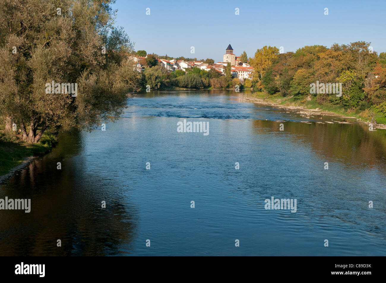 Allier river, Pont-du-Château 63430 Stock Photo - Alamy