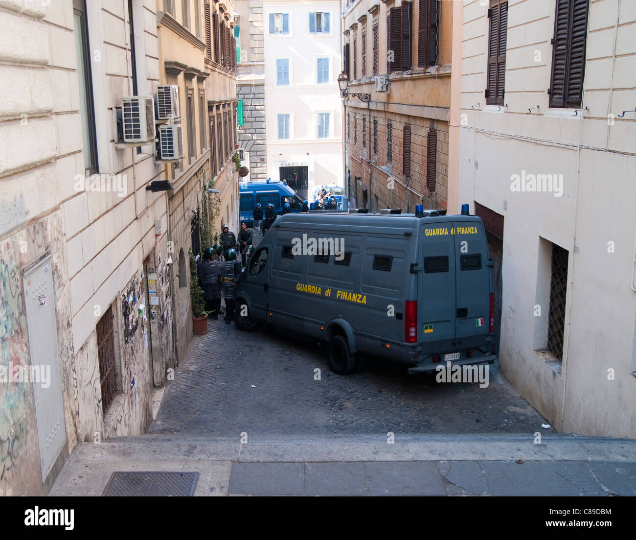 Riot police block hi-res stock photography and images - Alamy