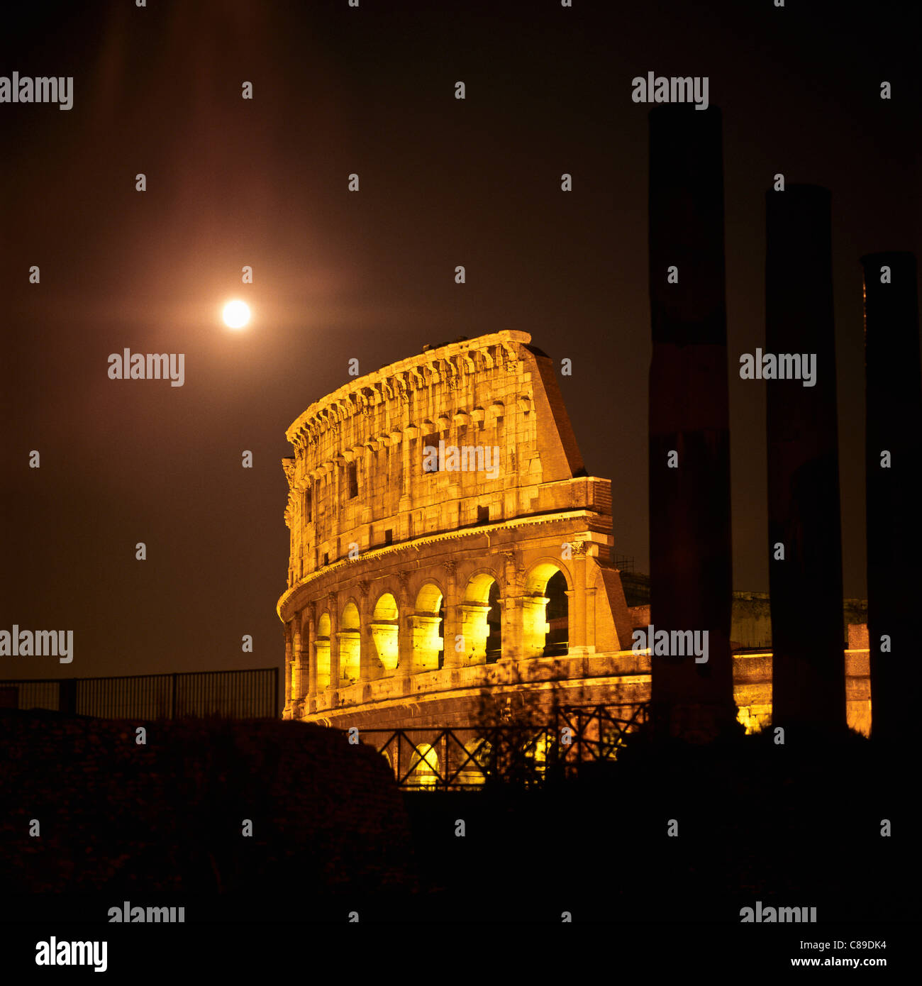 Rome italy night scenes hi-res stock photography and images - Alamy