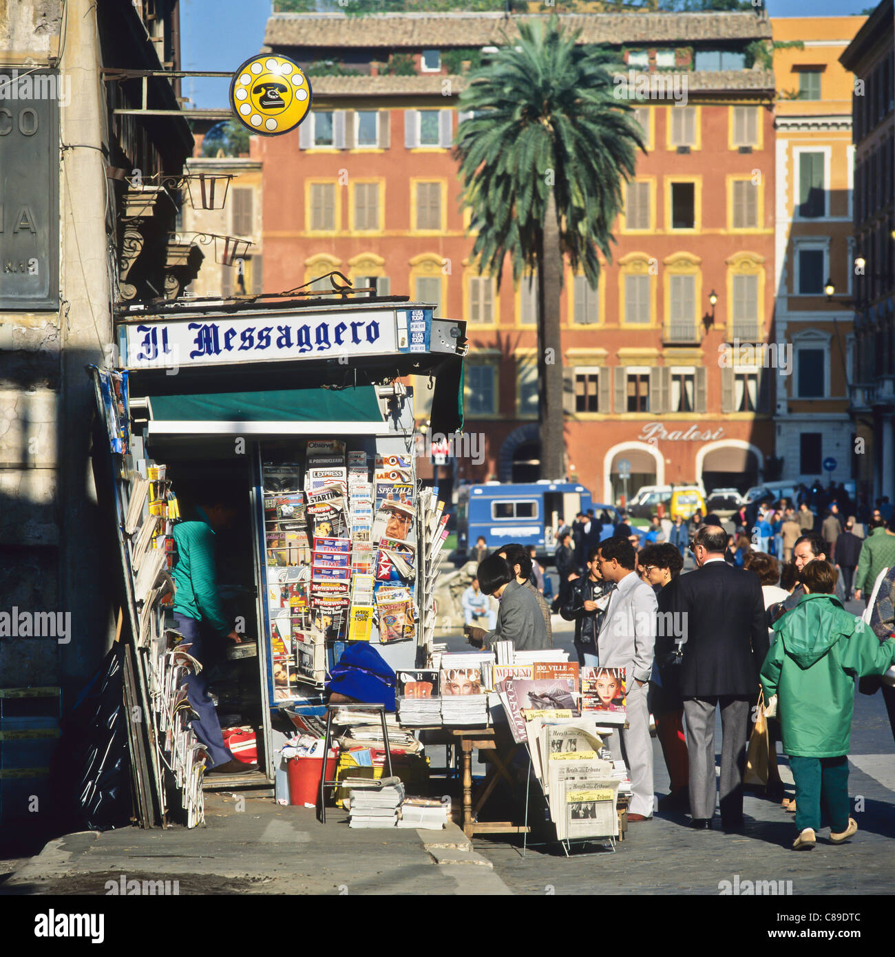 Italy rome newspapers kiosk hi-res stock photography and images - Alamy