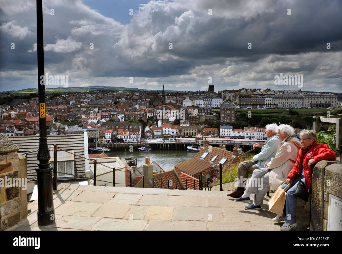 whitby yorkshire england Stock Photo - Alamy