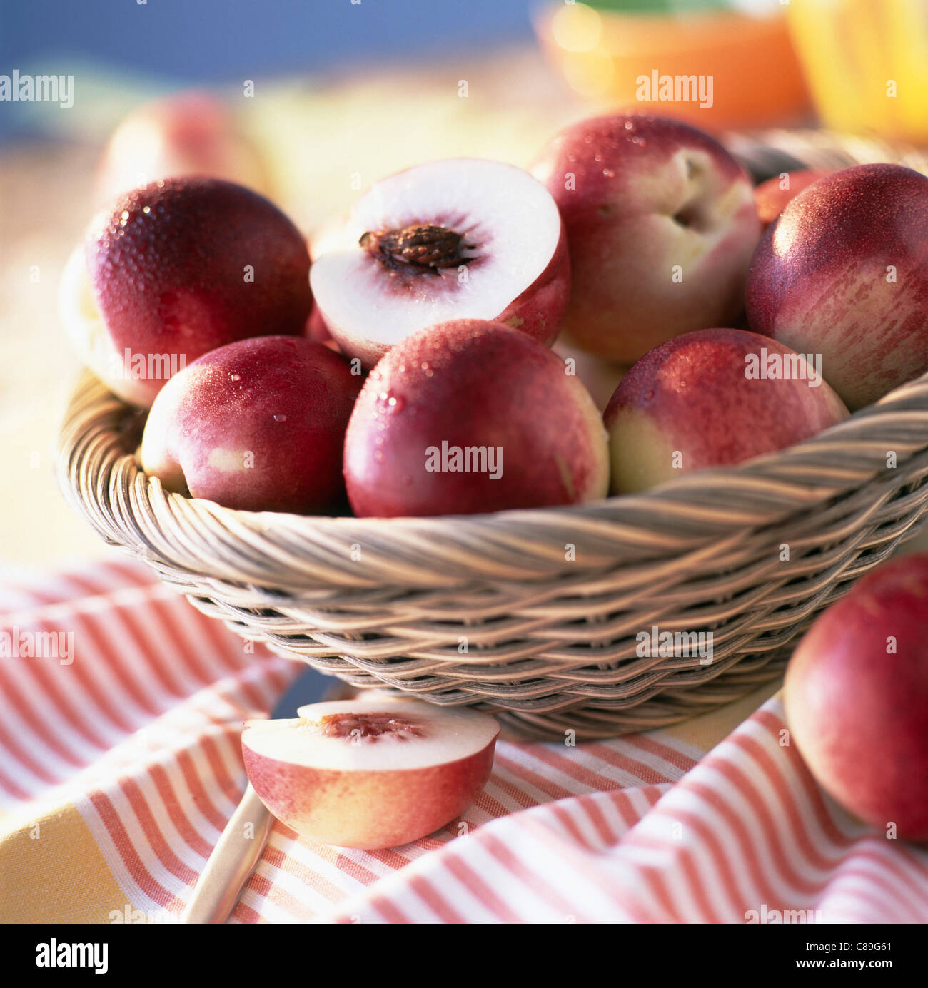 Nectarine brugnon hi-res stock photography and images - Alamy