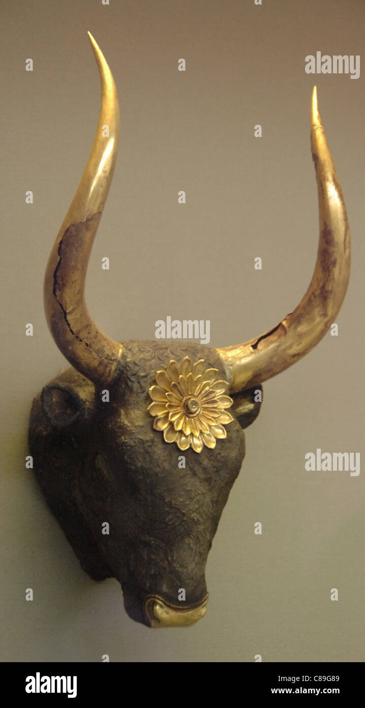 Silver horns hi-res stock photography and images - Alamy