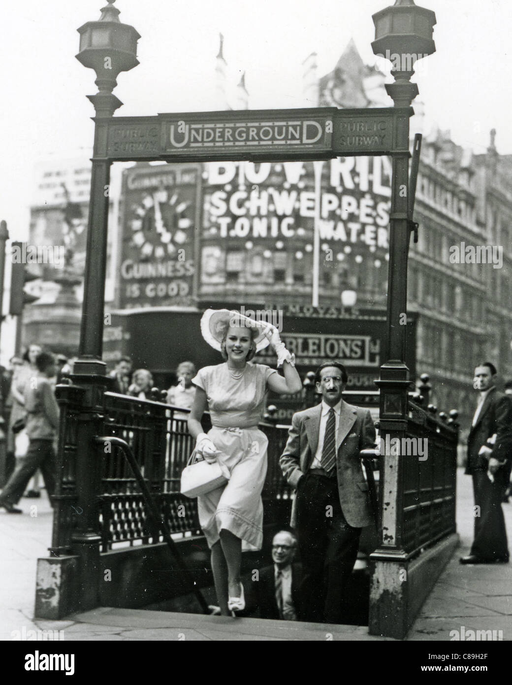 1950s fashion model hi-res stock photography and images - Alamy