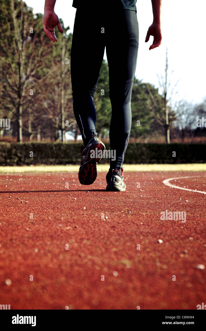 Runner track pose hi-res stock photography and images - Alamy