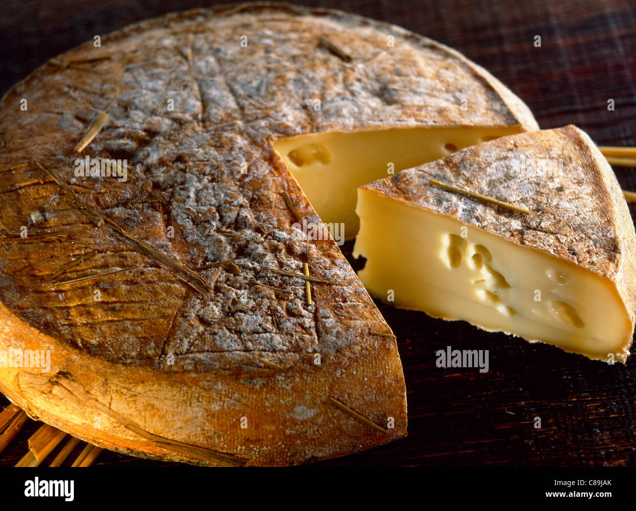 Saint nectaire cheese hi-res stock photography and images - Alamy
