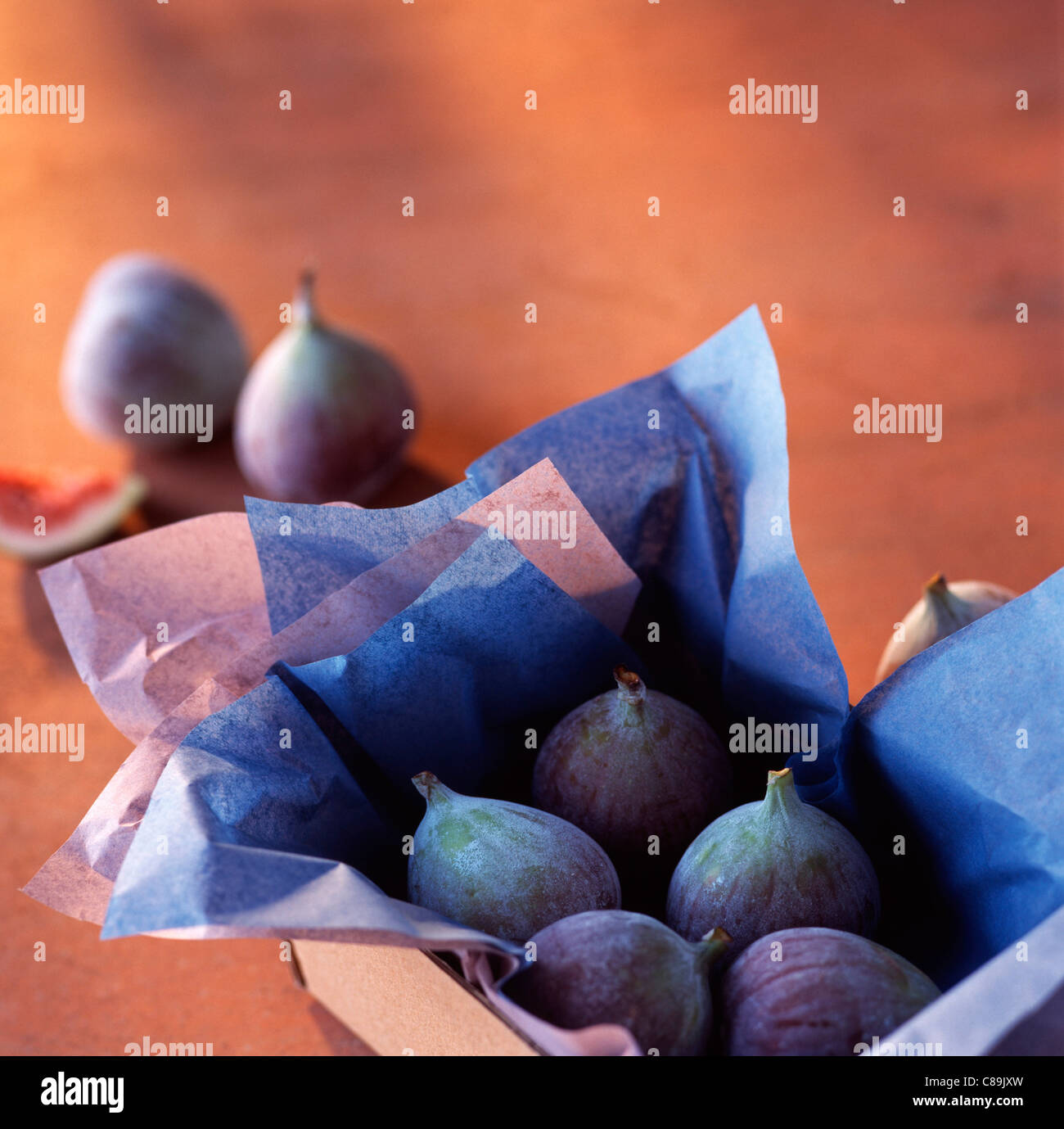 Box of fresh figs Stock Photo - Alamy