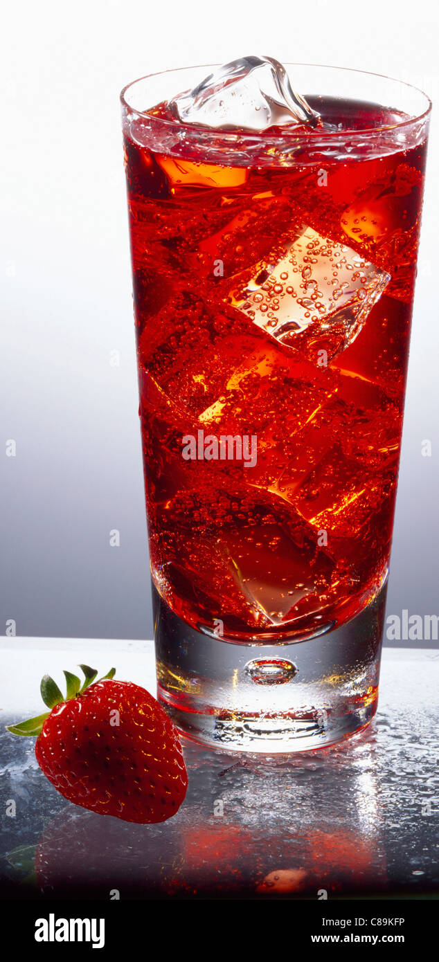 Strawberry and alcohol cocktail Stock Photo - Alamy