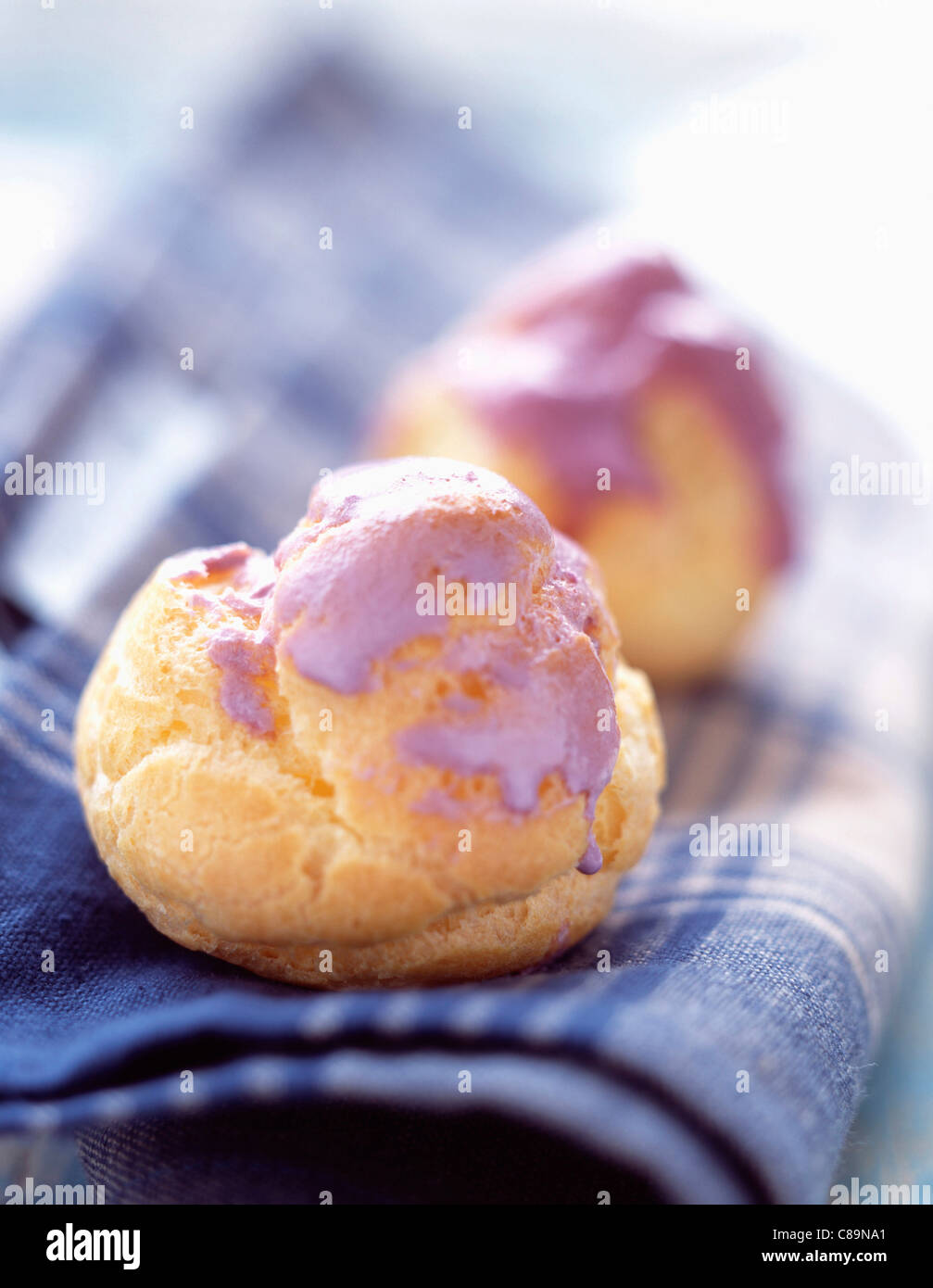 Individual cream puff hi-res stock photography and images - Alamy