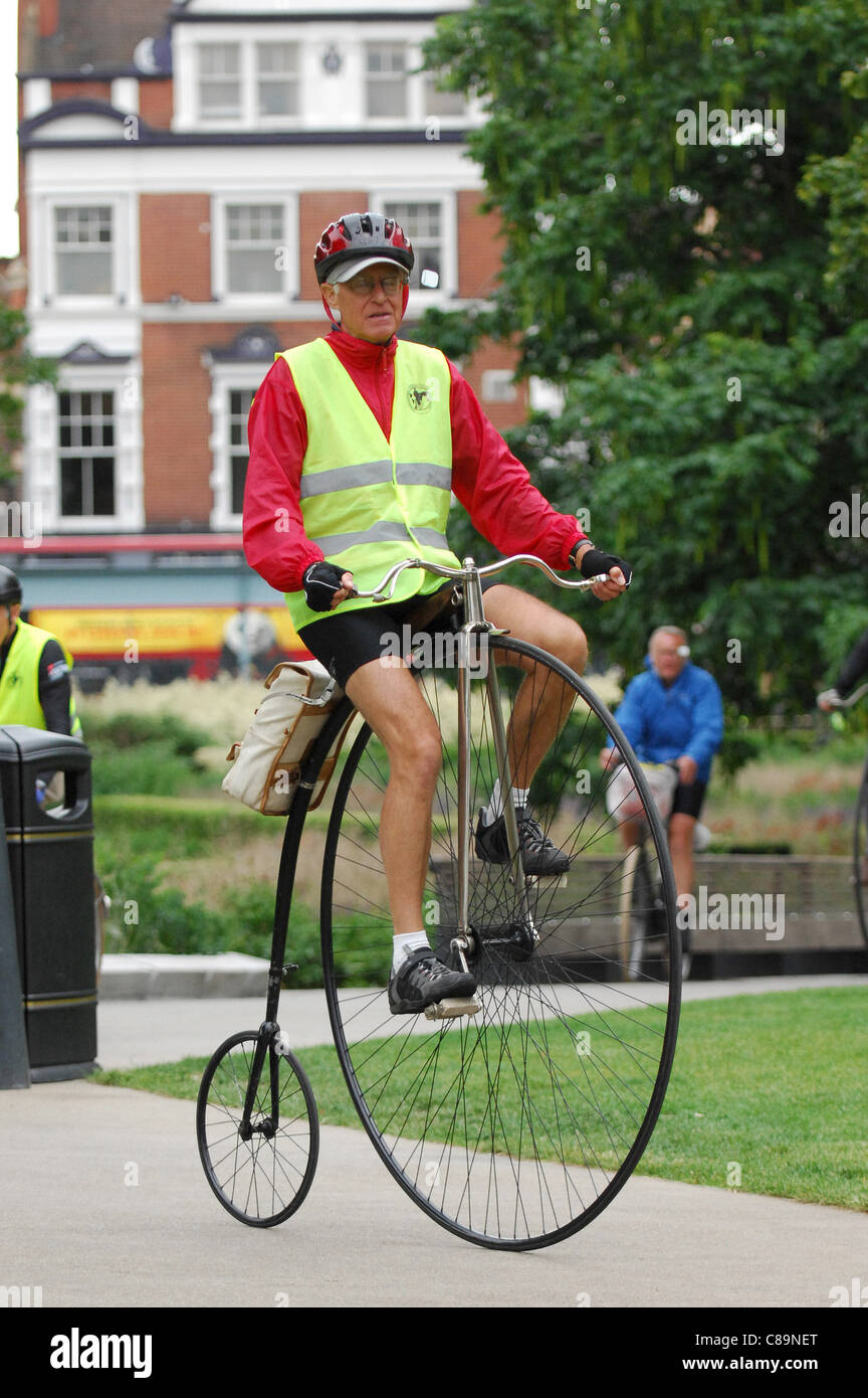 Penny farthing rider hi-res stock photography and images - Alamy
