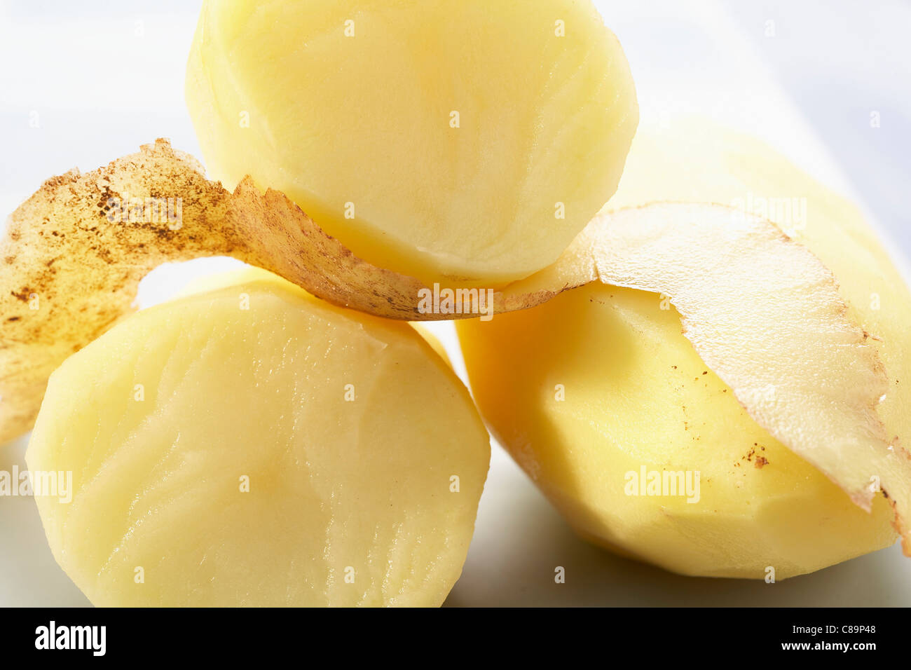 Potatoes peeled hi-res stock photography and images - Alamy