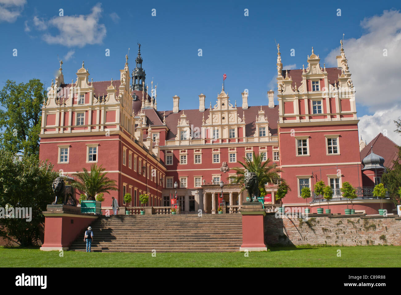 Neues Schloss, New Palace in Fuerst-Pueckler-Park, Bad Muskau, Germany ...