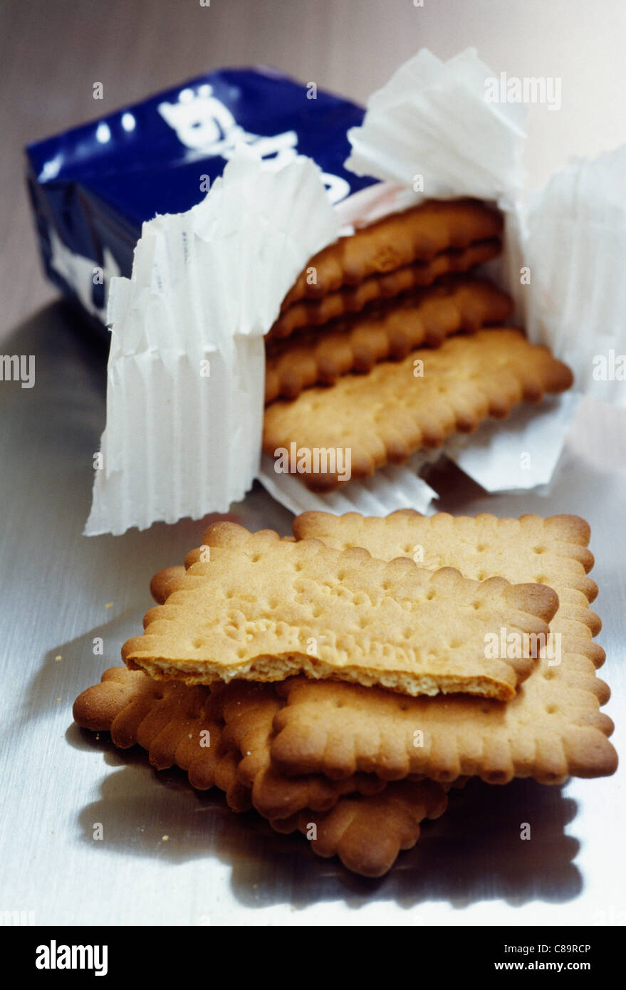 Pack of rich tea biscuits Stock Photo - Alamy