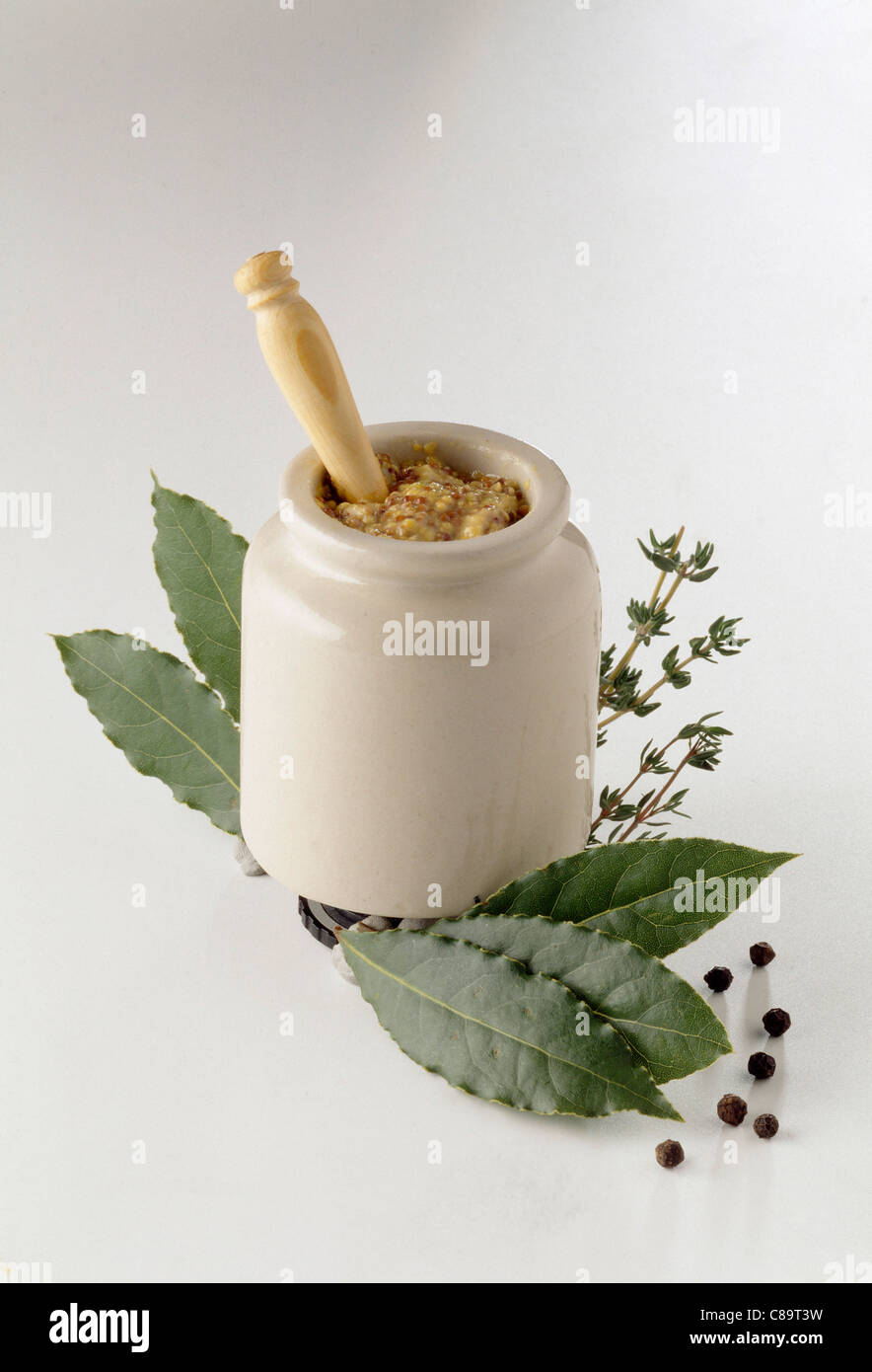 Pot of mustard Stock Photo - Alamy