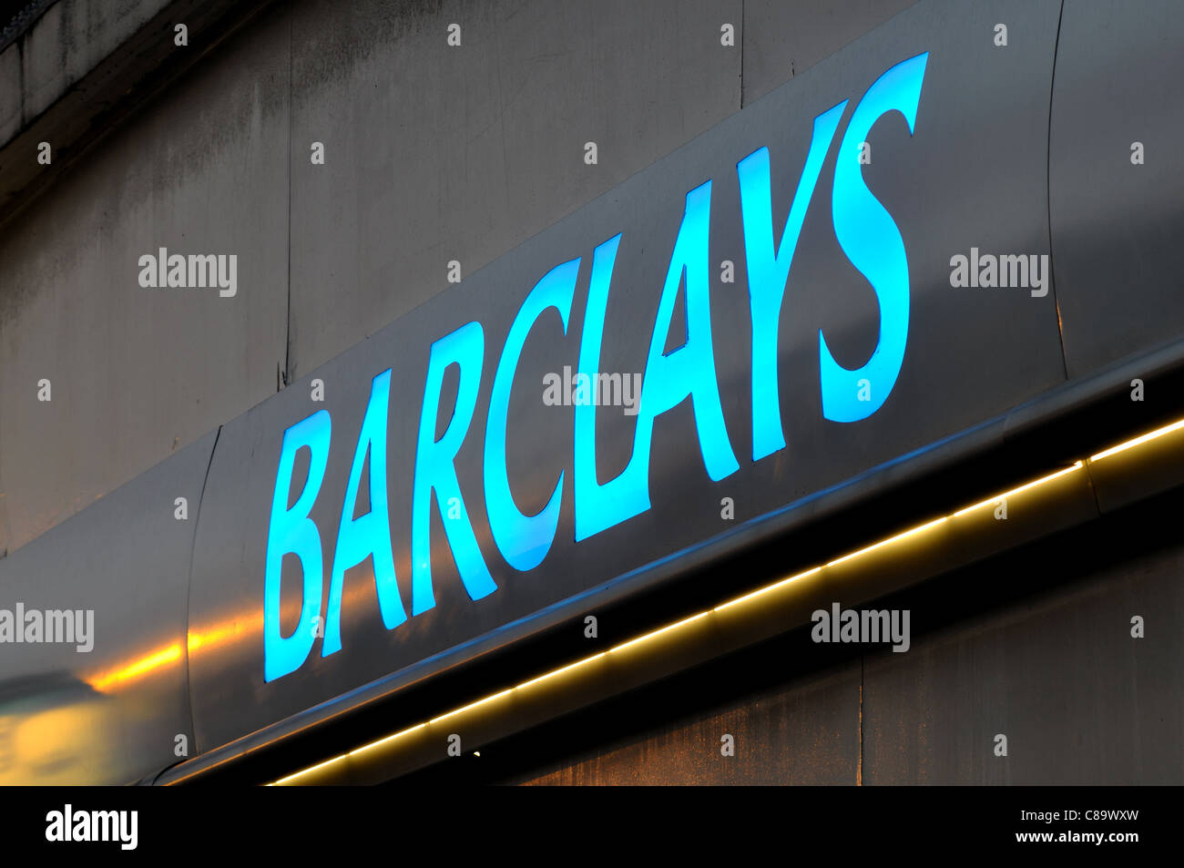 Barclays blue sign hi-res stock photography and images - Alamy