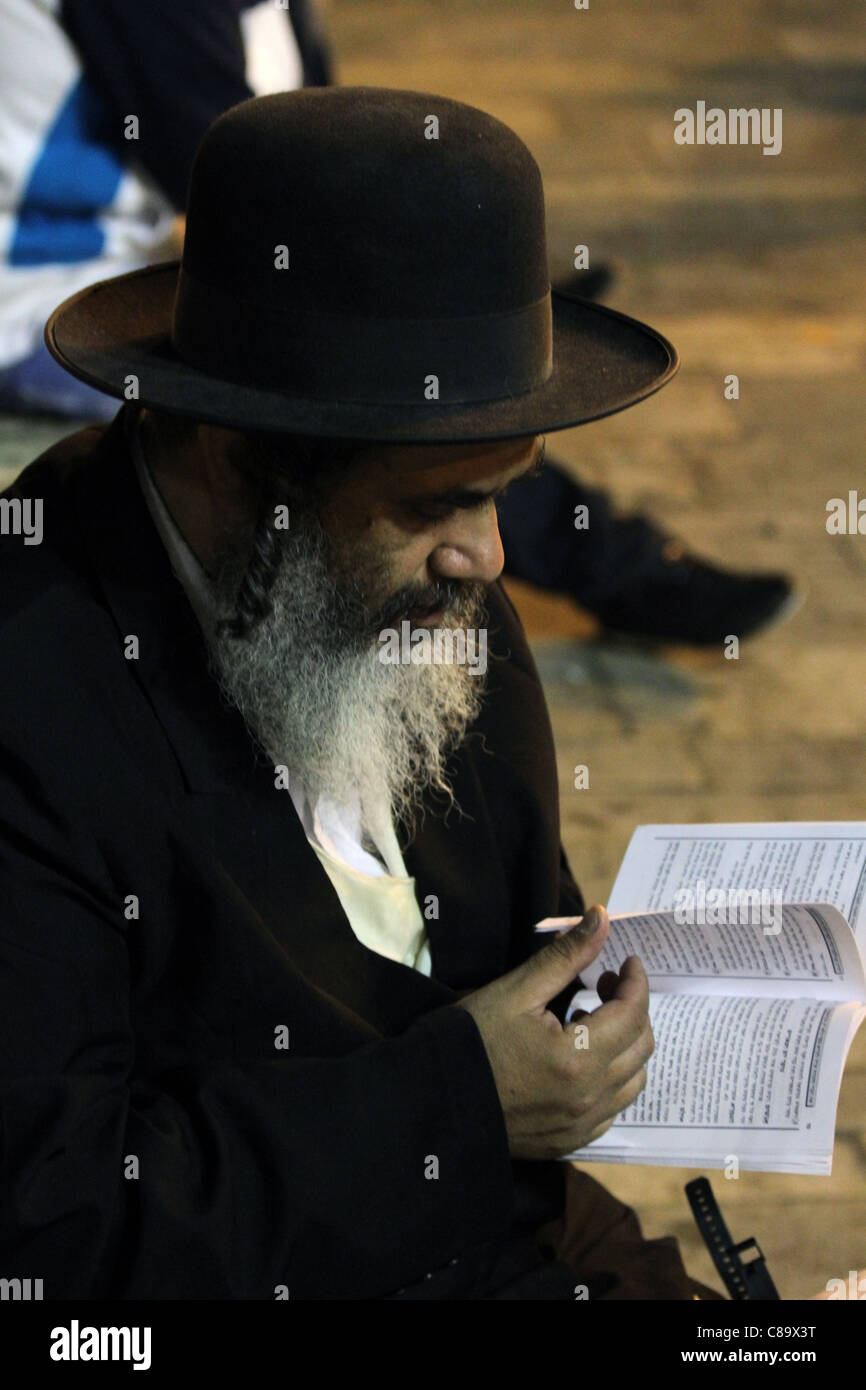 Israel, Jerusalem, Wailing Wall, Jews during Selichot prayers. Selichot ...