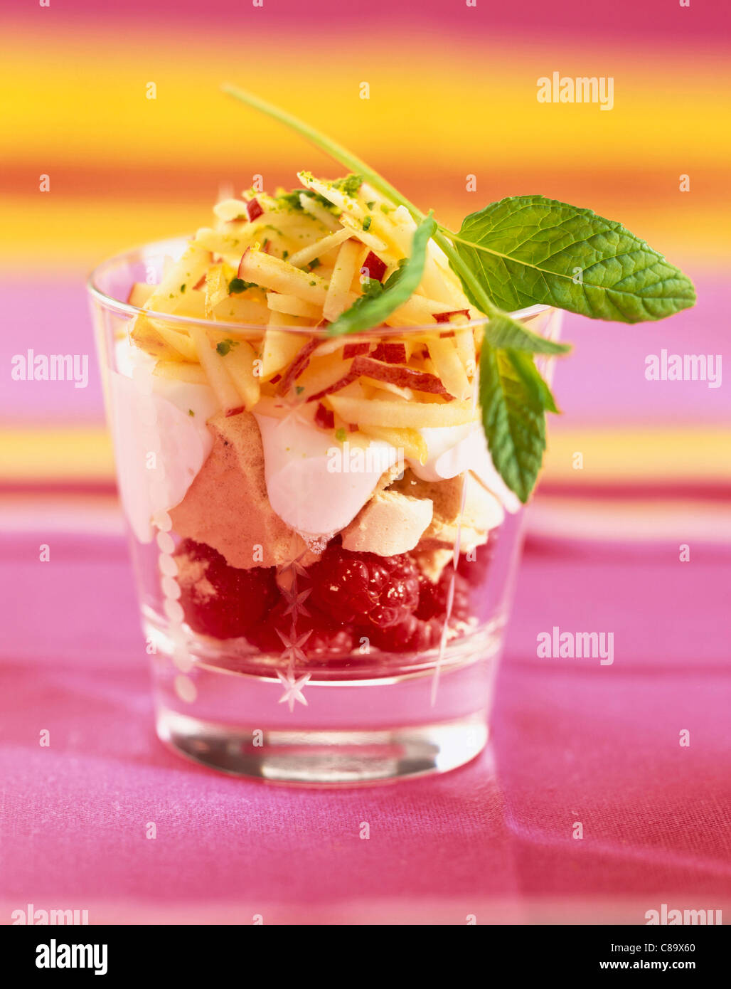 Apple Vacherin meringue dessert Stock Photo - Alamy